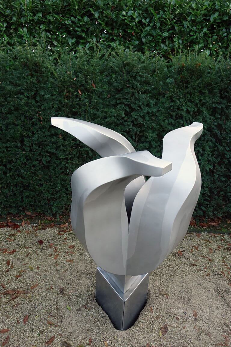Tulip sculpture made of stainless steel - Modern sculptures of ...