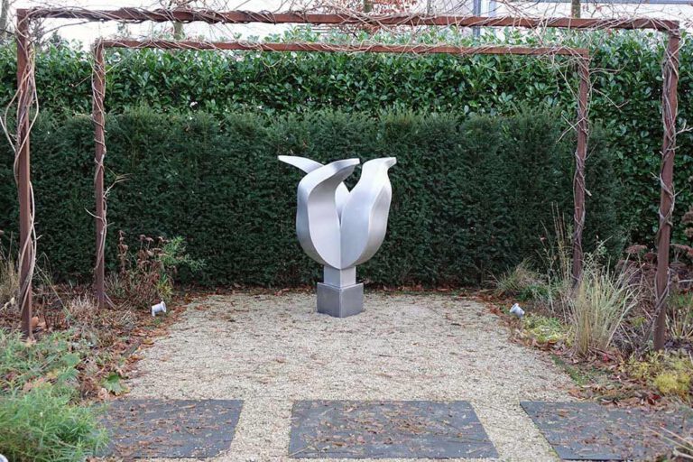 Tulip sculpture made of stainless steel - Modern sculptures of ...